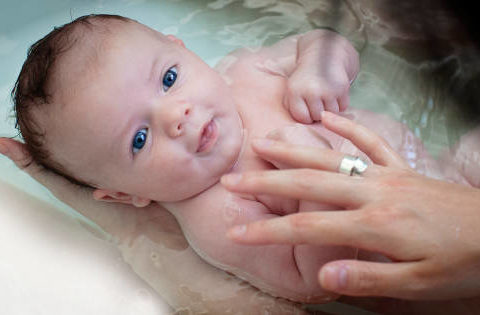 Tout savoir sur le bain de bébé